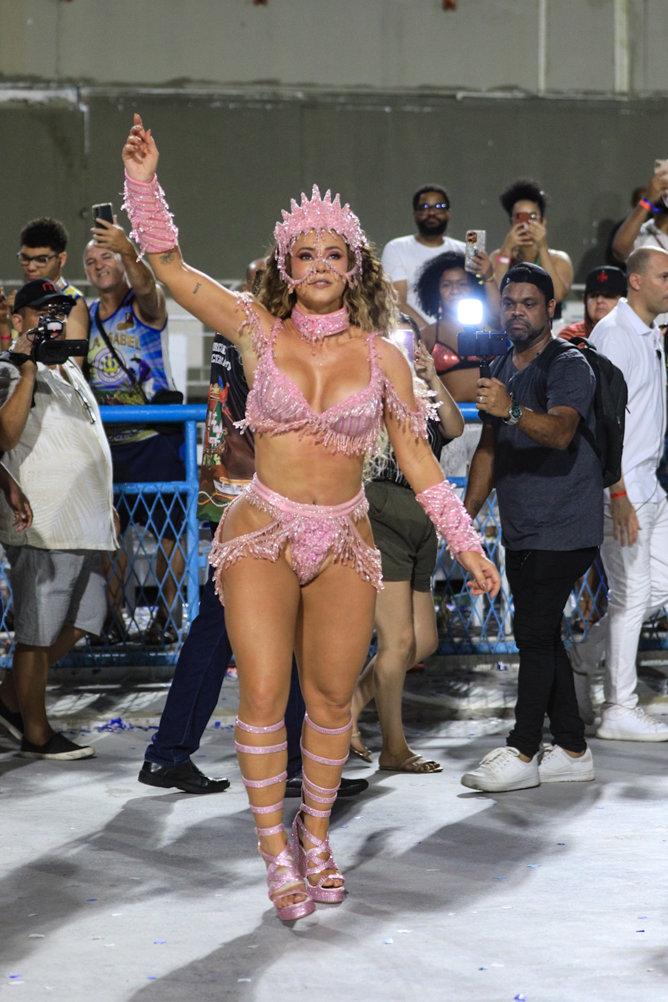 Veja 12 fotos do desfile de despedida de Paolla Oliveira da Grande Rio