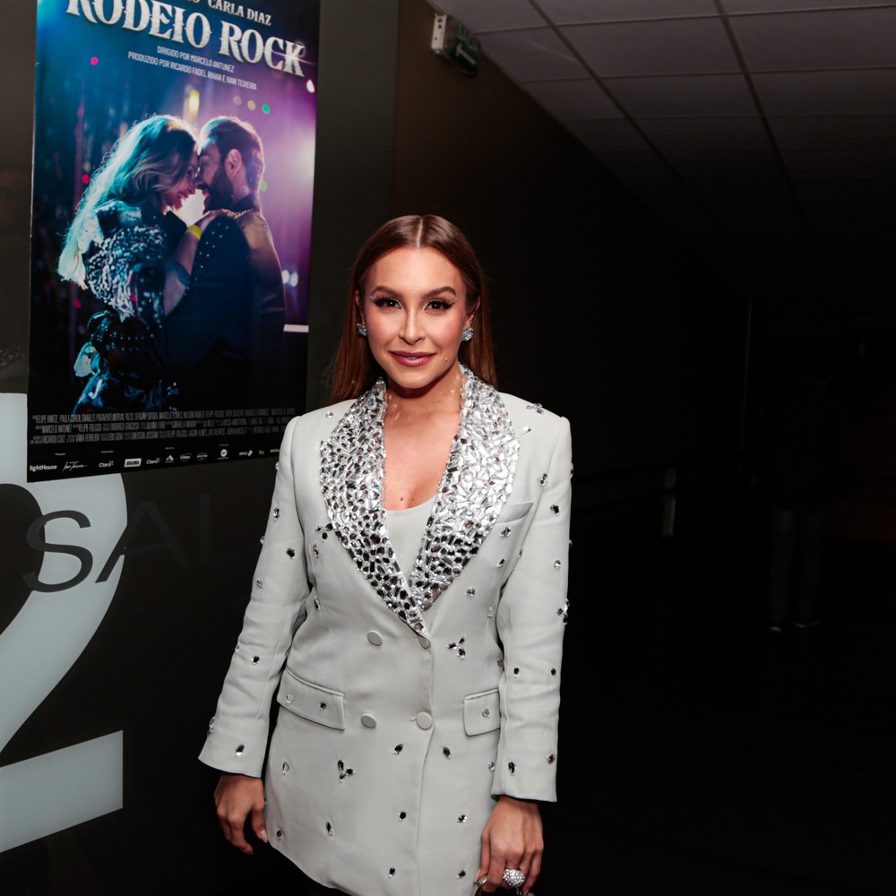 Mylla Christie usa look transparente em pré-estreia de filme com Carla Diaz