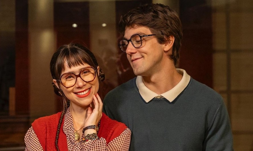 Triângulo amoroso na ficção, Daniel Rangel posa com Daphne Bozaski ...