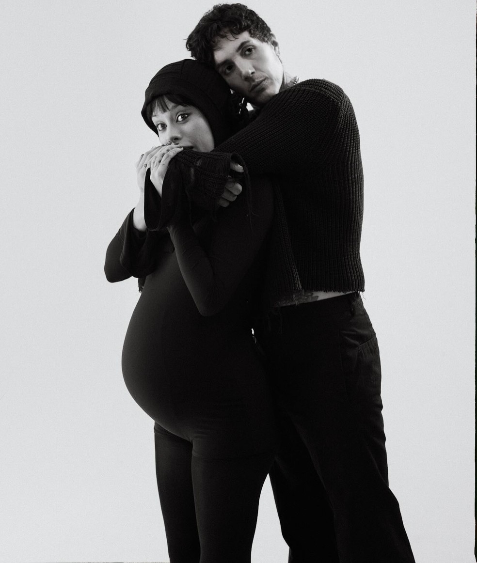 Brasileira Alissa Salles e vocalista do Bring Me The Horizon esperam ...