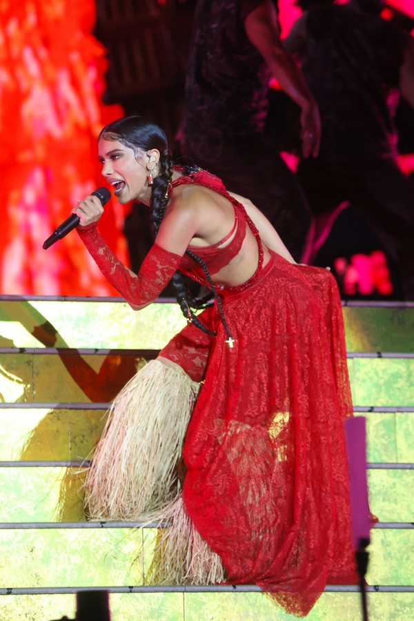 Anitta e The Weeknd anunciam parceria com a música 'Rio' durante show ...
