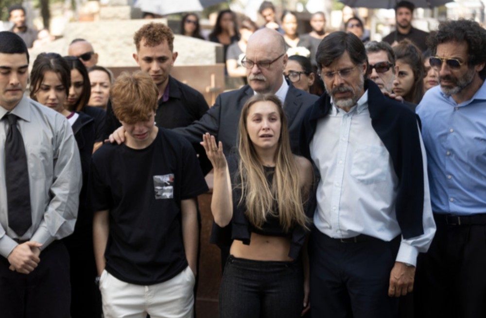 'A Menina que Matou os Pais - A Confissão': Trailer recria cena ...