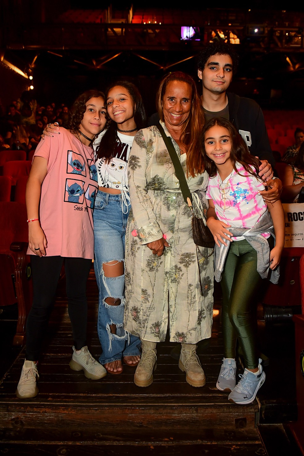 Em rara aparição, esposa e filhos de Stepan Nercessian prestigiam o ...