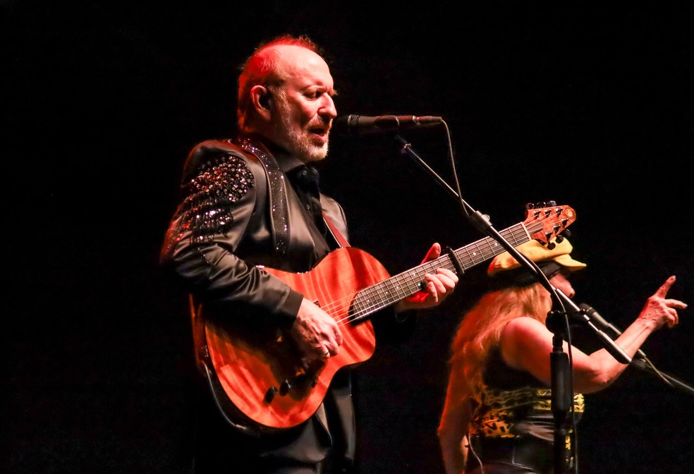 Banda australiana Men at Work toca hits dos anos 80 em show em São Paulo