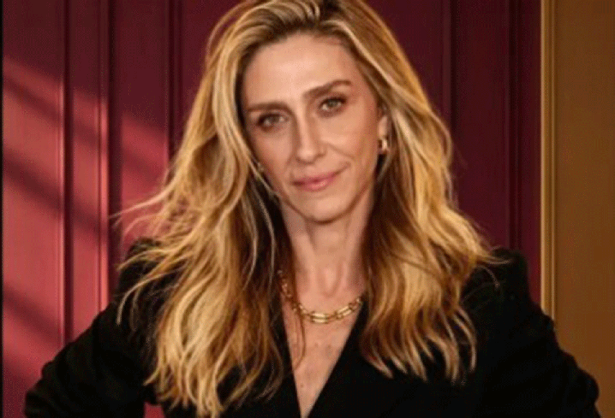 Diretora de 'Quem Ama Cuida', Amora Mautner muda o visual; conheça a ...