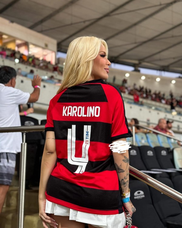Em meio a affair, Karoline Lima usa camisa do Flamengo com apelido de ...