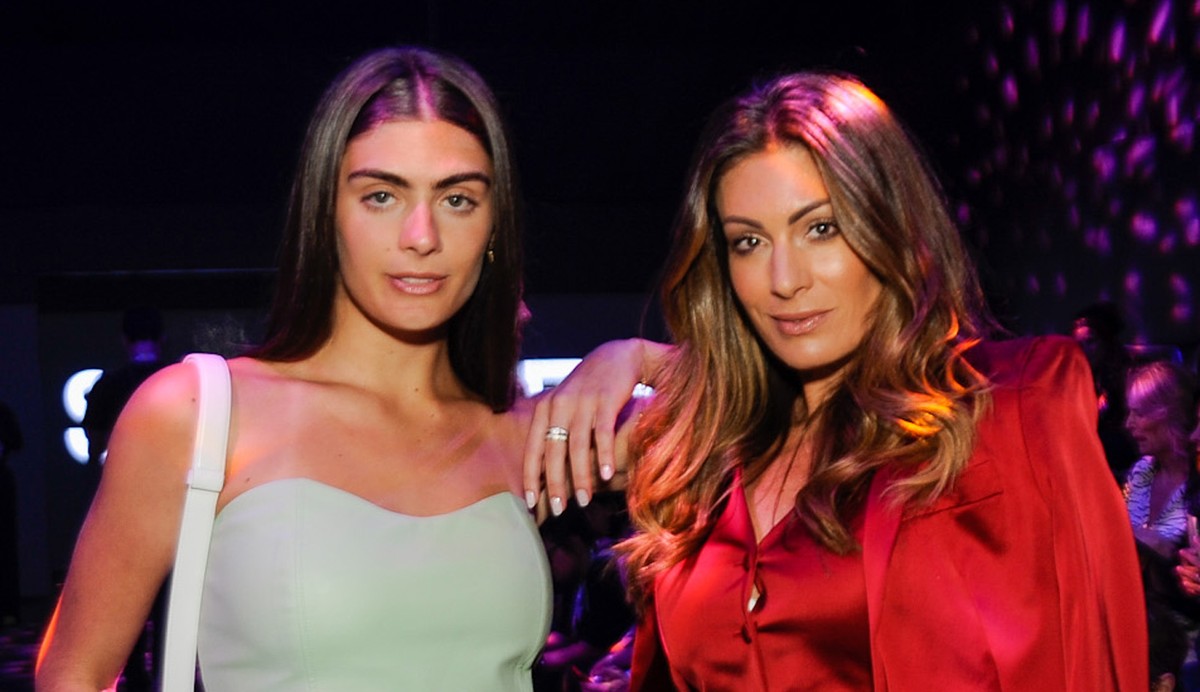 Elaine Mickely e a filha, Luma Cesar, roubam a cena na SPFW
