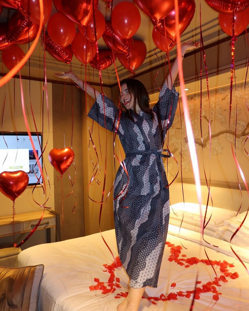 Lucas Paquetá e Duda Fournier celebram 6 anos de casados com noite romântica