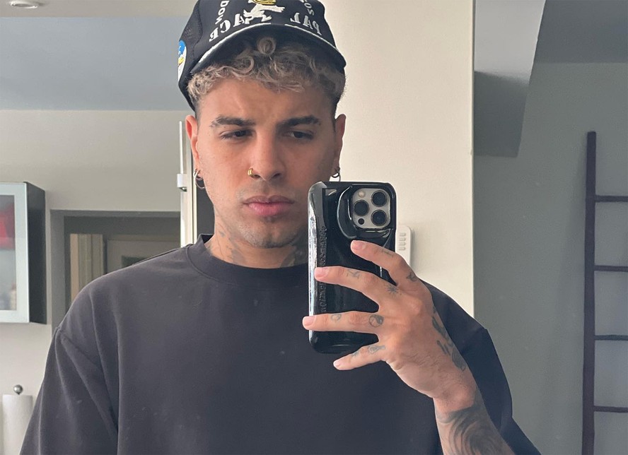 Astro do reggaeton, Rauw Alejandro anuncia show no Brasil