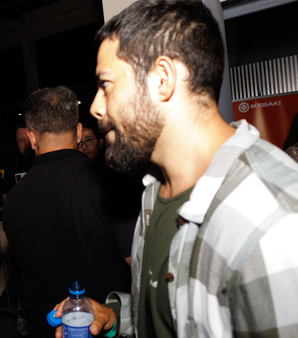 Sandy deixa show com o namorado, Pedro Andrade