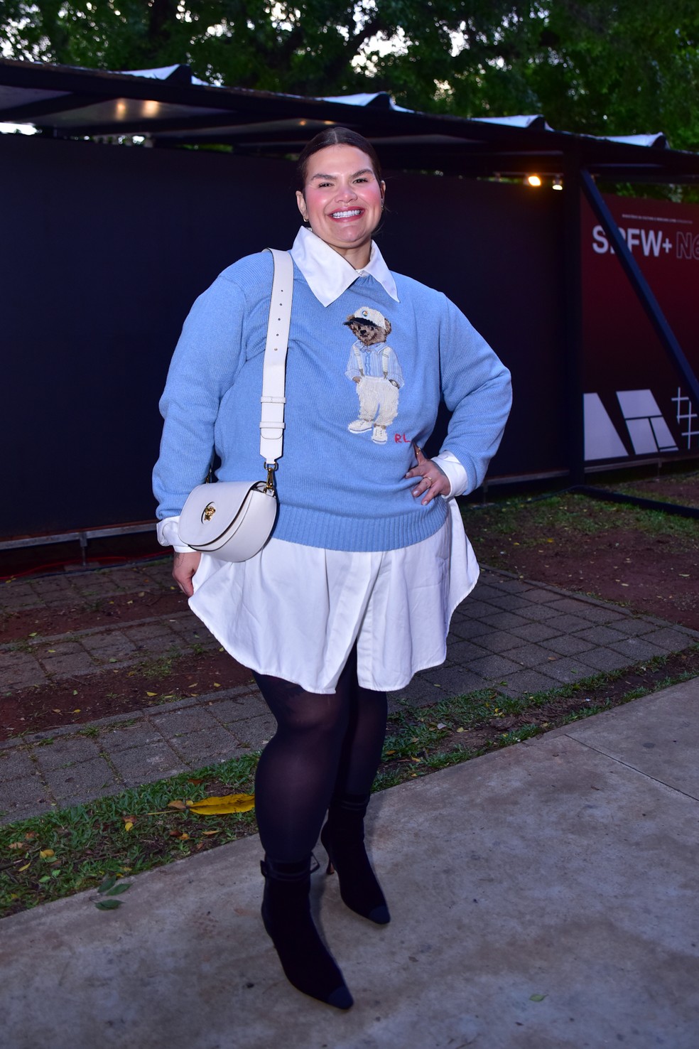 Thais Carla combina look fofo com a família no penúltimo dia de SPFW