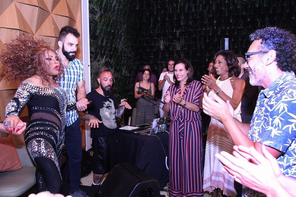 Narcisa abre álbum e mostra momentos ao lado de Glória Maria: 'Melhor ...