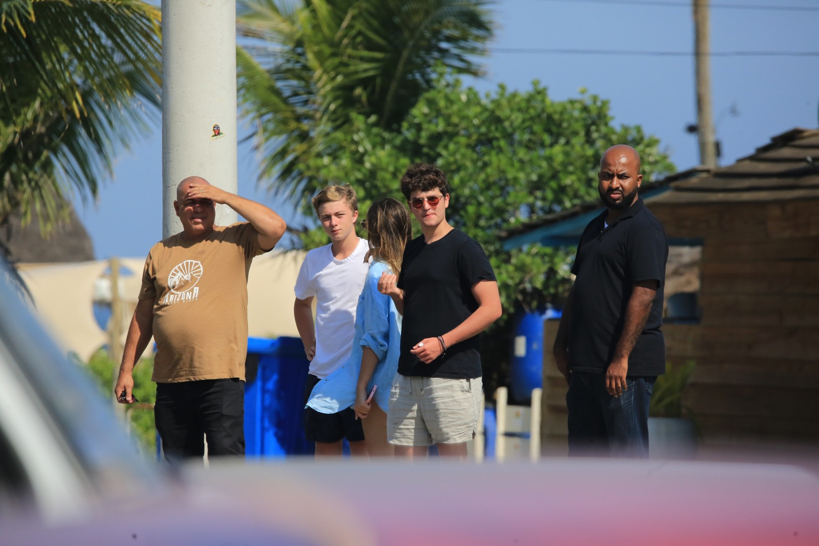 Filho de Angélica e Luciano Huck, Benício curte orla de praia no Rio ...
