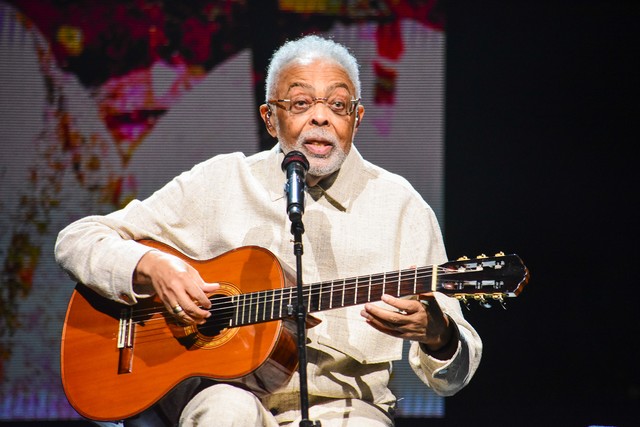 Gilberto Gil volta aos palcos após morte de Preta Gil e dedica música ...