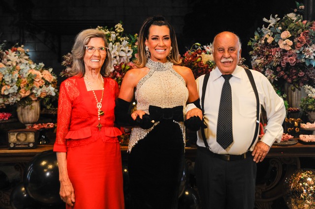 Solange Frazão celebra seus 60 anos com festança