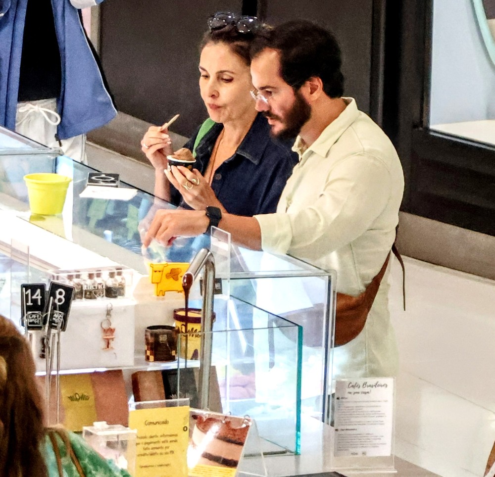 Fátima Bernardes e Túlio Gadêlha passeiam abraçadinhos no Rio; fotos