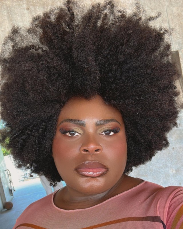 Jojo Todynho aposta em beleza natural dos cabelos para cliques ...