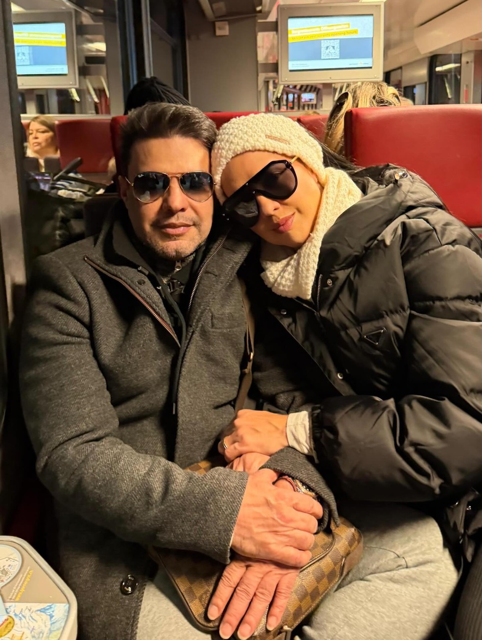 Zezé Di Camargo se declara para Graciele Lacerda e a filha Clara ...