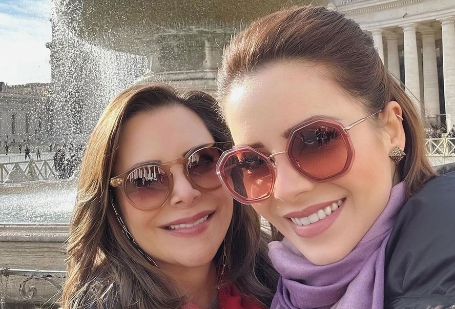 Sandy comemora aniversário da mãe: 'Hoje é dia da minha rainha'