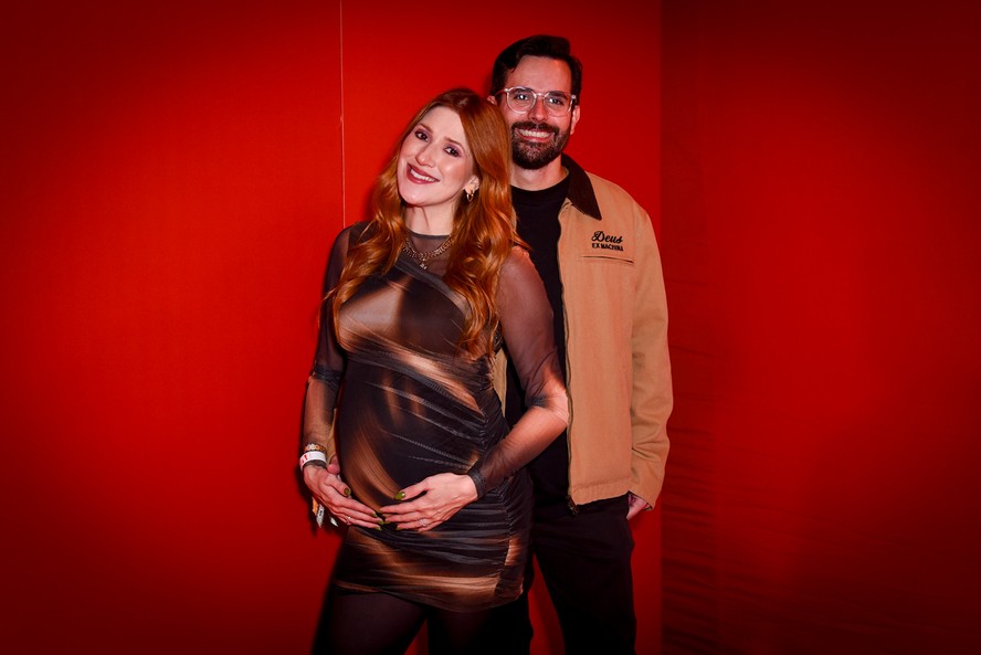 Grávida, Dani Calabresa exibe barrigão em festival de música em SP ao ...