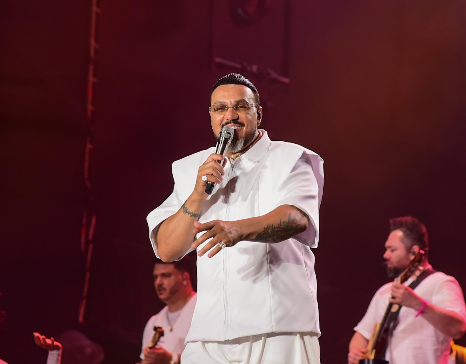 Após repercussão na web, Enzo Rabelo nega namoro com influenciadora ...