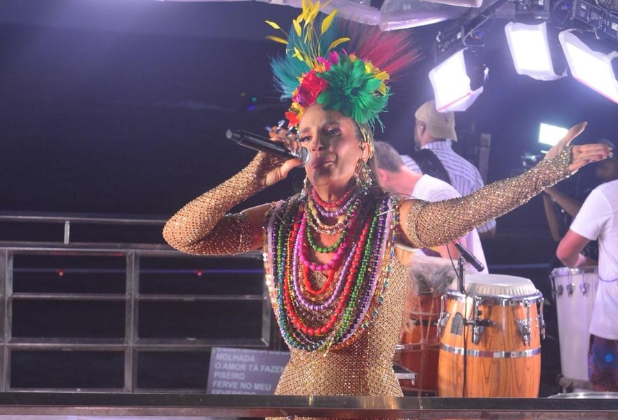 Ivete Sangalo se emociona ao falar de trio elétrico tombado e sugere ...