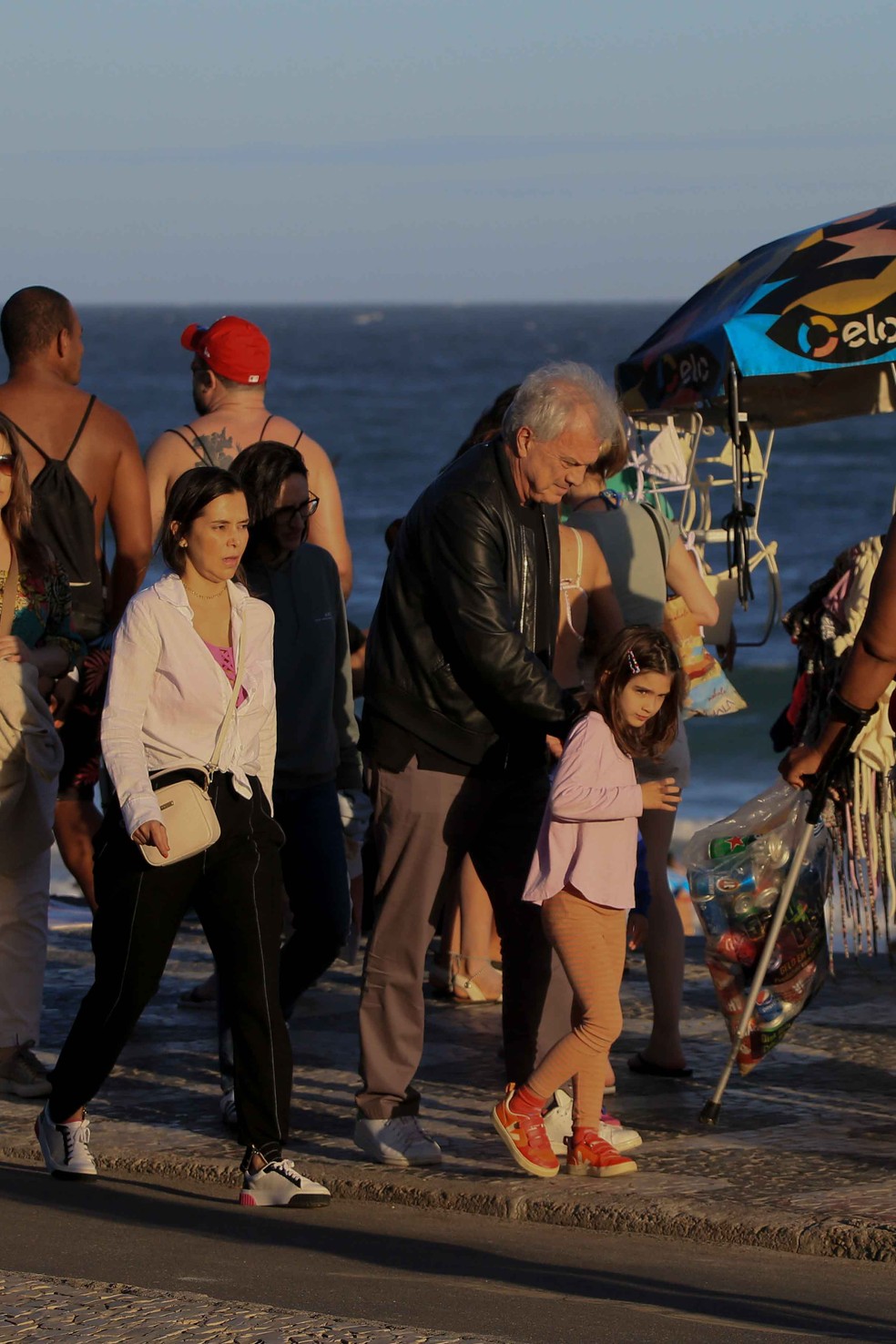 Pedro Bial surge em clique raro com Maria Prata e as filhas do casal ...