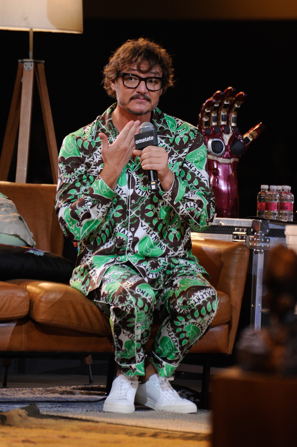 CCXP22: Pedro Pascal aparece de surpresa em painel de 'The Mandalorian'