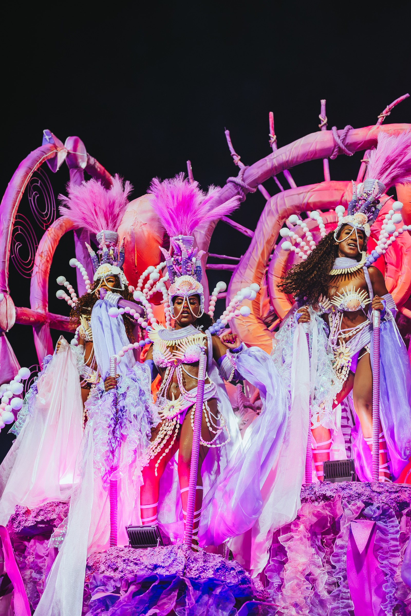 Lore Improta celebra mais um desfile como musa da Viradouro: 'Lugar ...