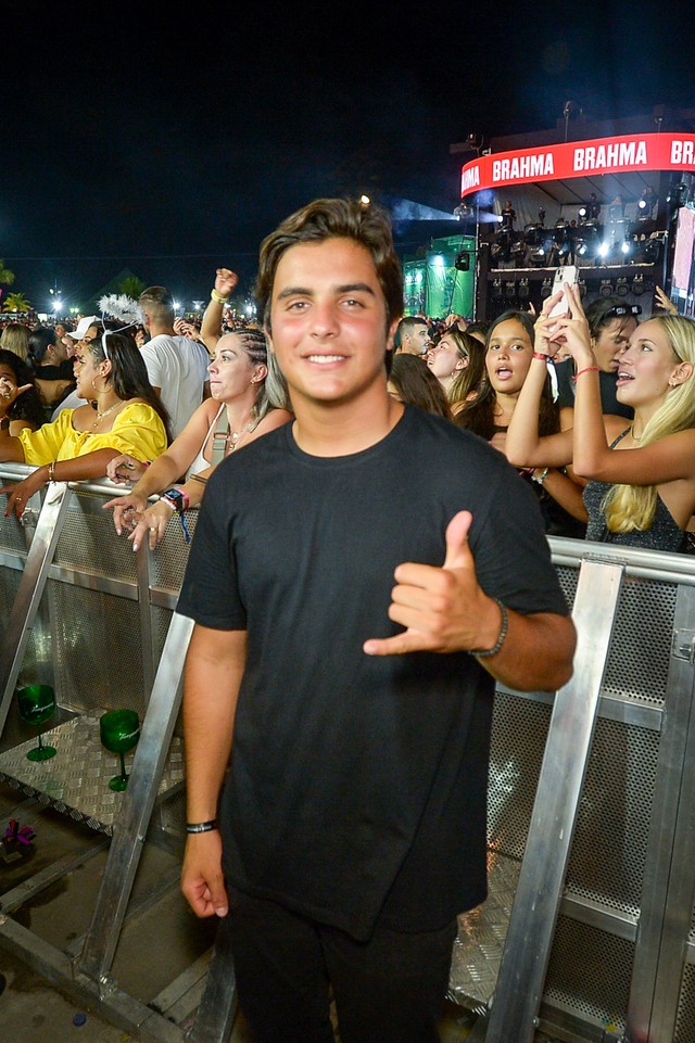 Marcelo Cady prestigia Ivete Sangalo em Baile da Santinha