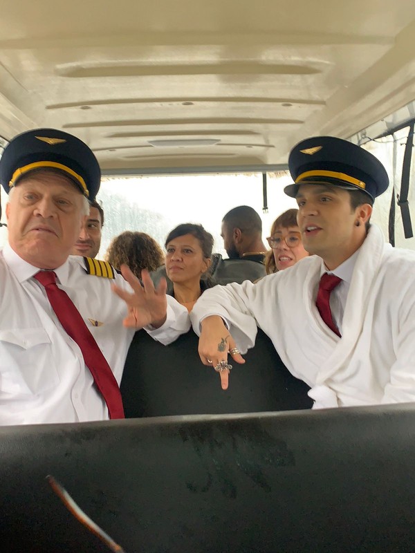 Luan Santana transforma Pedro Bial em piloto no seu especial da Globo