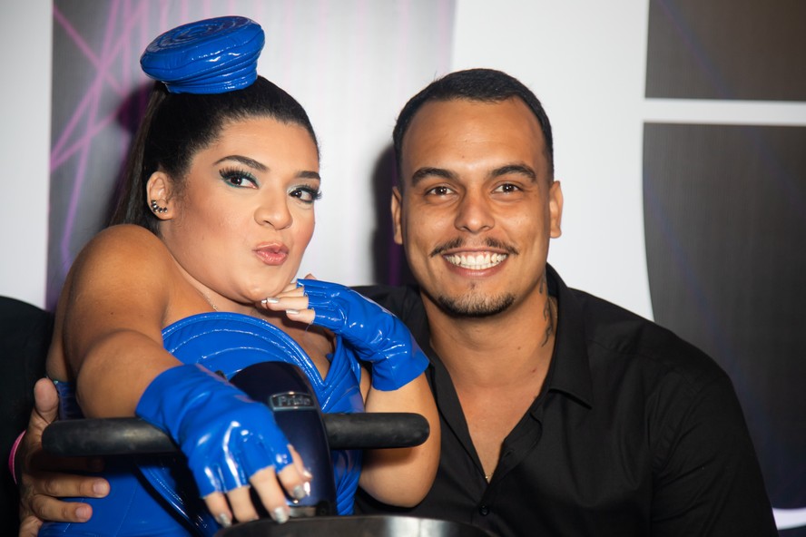 Saiba quem é o namorado de Pequena Lô