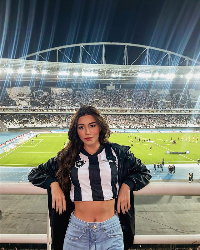 Saiba quem é Juliane Carvalho, apontada como affair de Felipe Neto