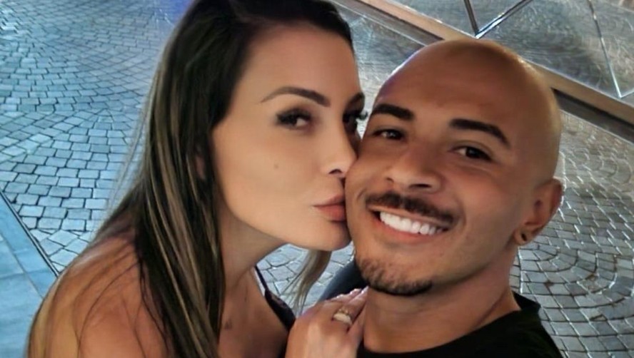 Andressa Urach fala sobre ciúmes de cenas pornôs do namorado e cita regras de 'marmita'