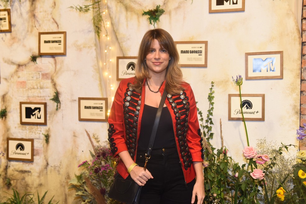 Manu Gavassi recebe o namorado, Jullio Reis, e outros famosos ao gravar ...