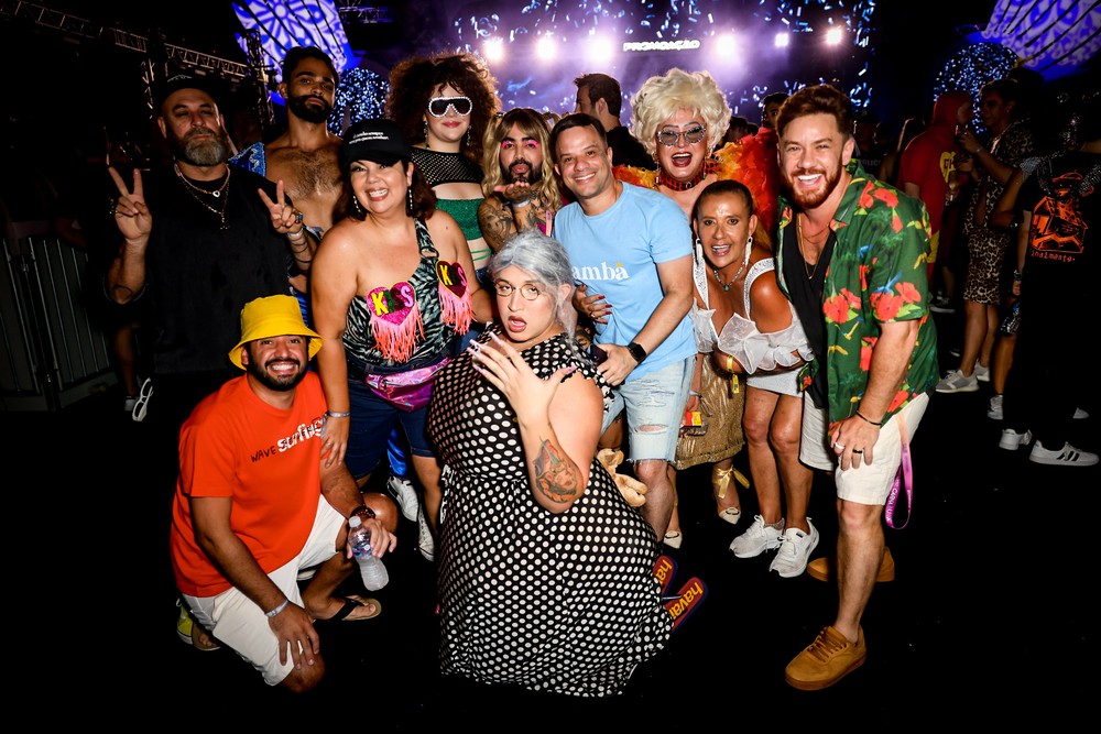 Famosos vão a festa à fantasia no Navio da Xuxa