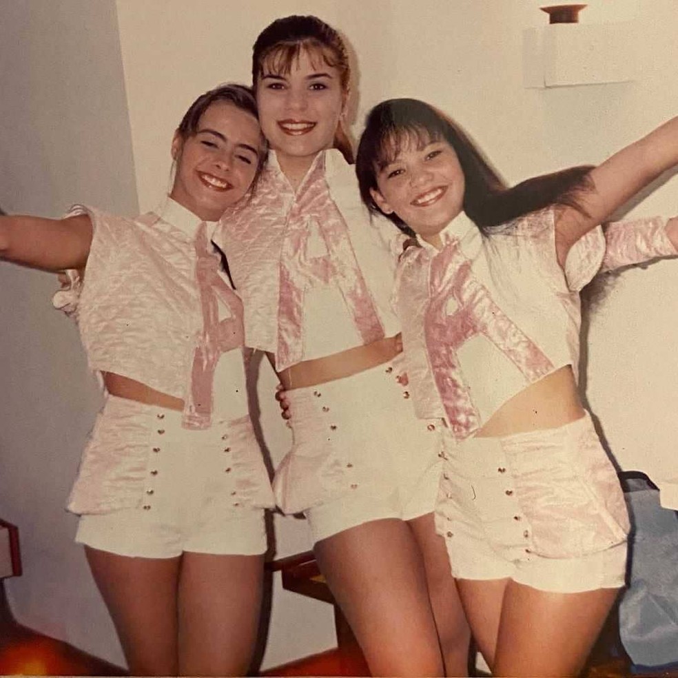 Juliana Silveira, Mariana Nogueira e Geovanna Tominaga como angelicats ...