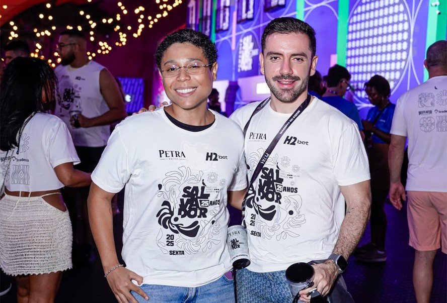 Carnaval 2025: Blogueirinha faz aparição rara com o namorado em folia ...