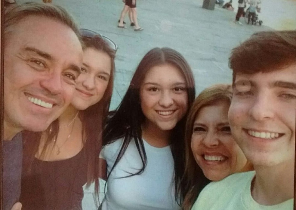 Filhas gêmeas de Gugu Liberato falam sobre disputa pela herança do pai