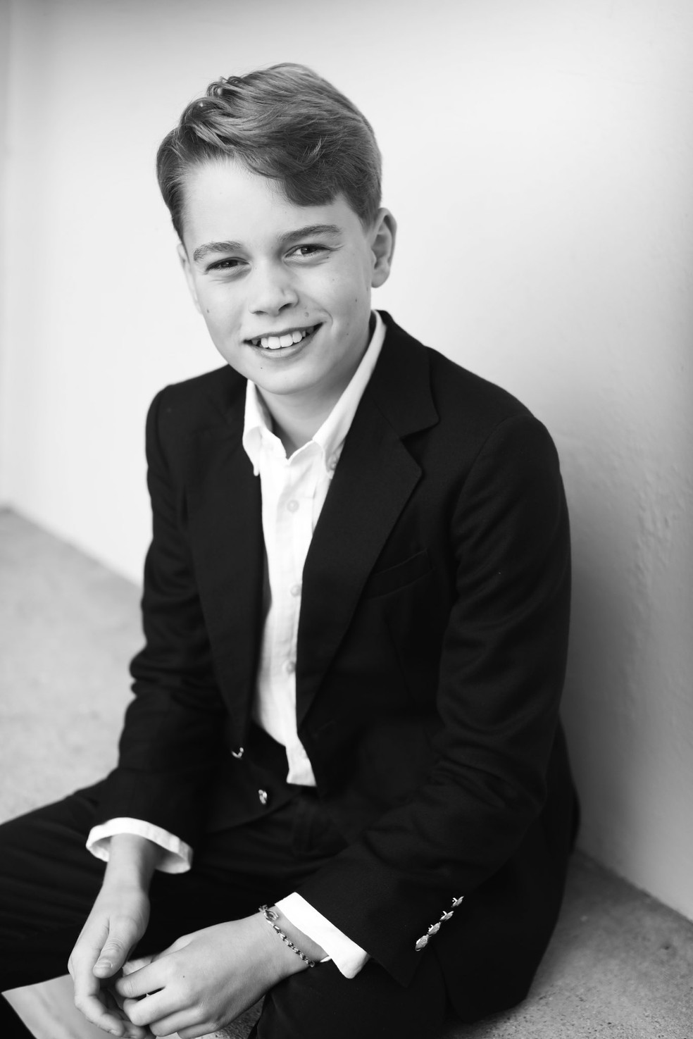 Detalhe em foto de aniversário do Príncipe George chama atenção; confira