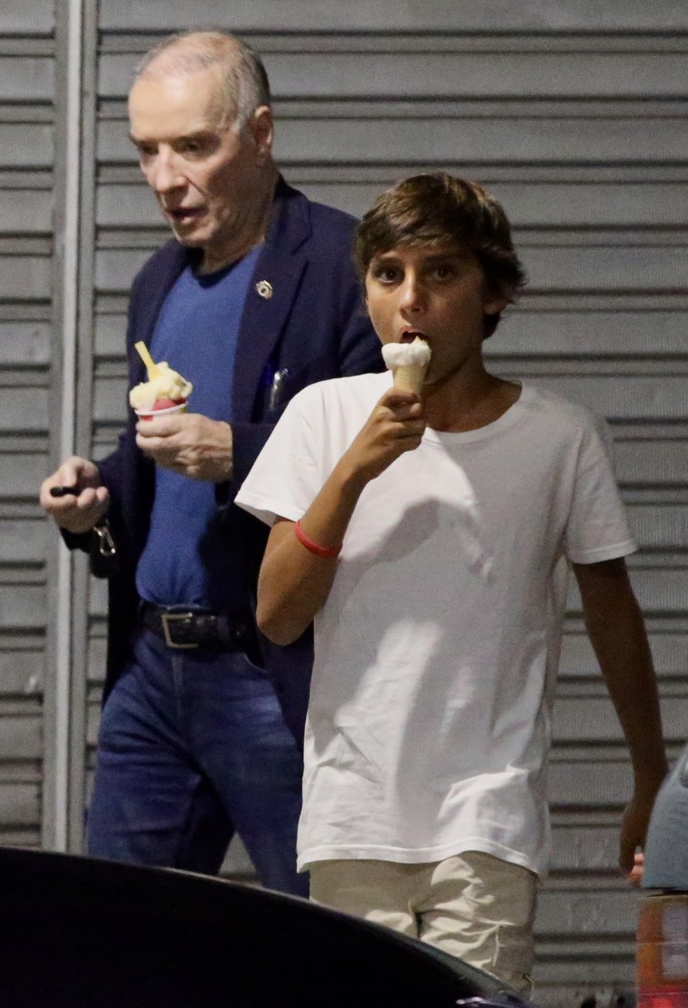 Com carro de R$ 230 mil, Eike Batista curte passeio com o filho de 11 anos