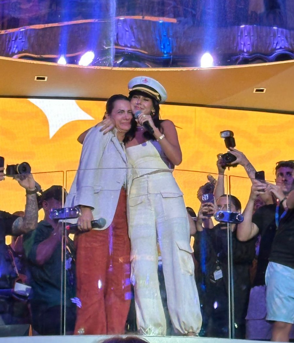 Ana Castela chega a Santos para embarcar no cruzeiro 'Férias com a ...