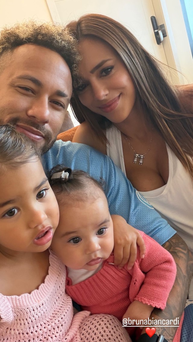 Neymar compartilha registro fofo ao lado de Bruna Biancardi e das duas ...