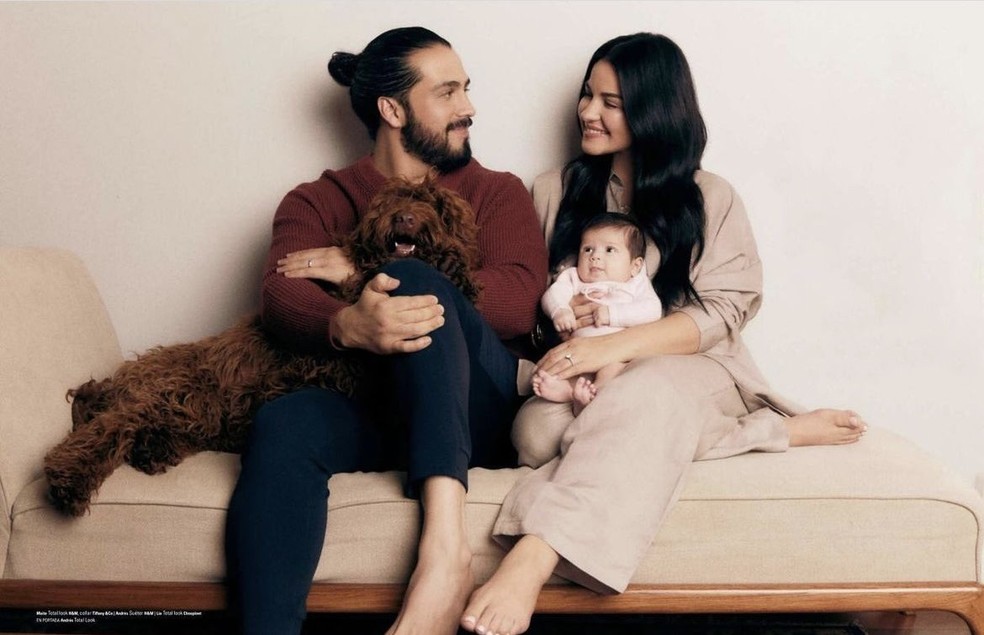 Maite Perroni e Andrés Tovar mostram o rostinho da filha, Lía, pela ...