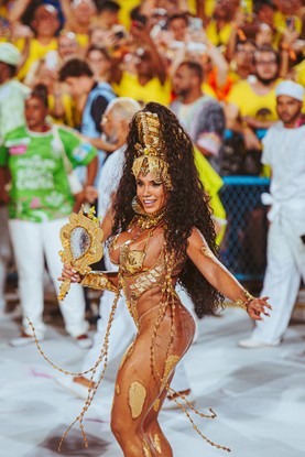 Saiba tudo sobre: Evelyn Bastos | Rainha de bateria da Mangueira