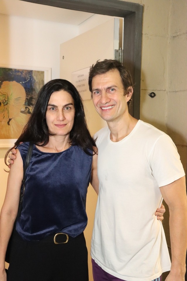 Gabriel Braga Nunes abre álbum com a irmã 'clone' após viralizar por ...