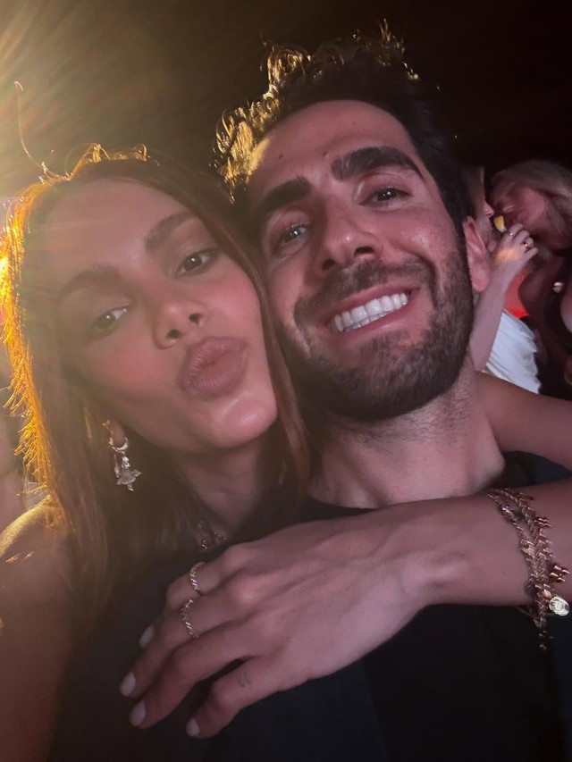 Anitta posa com namorado e exibe 'novo rosto' em Roma