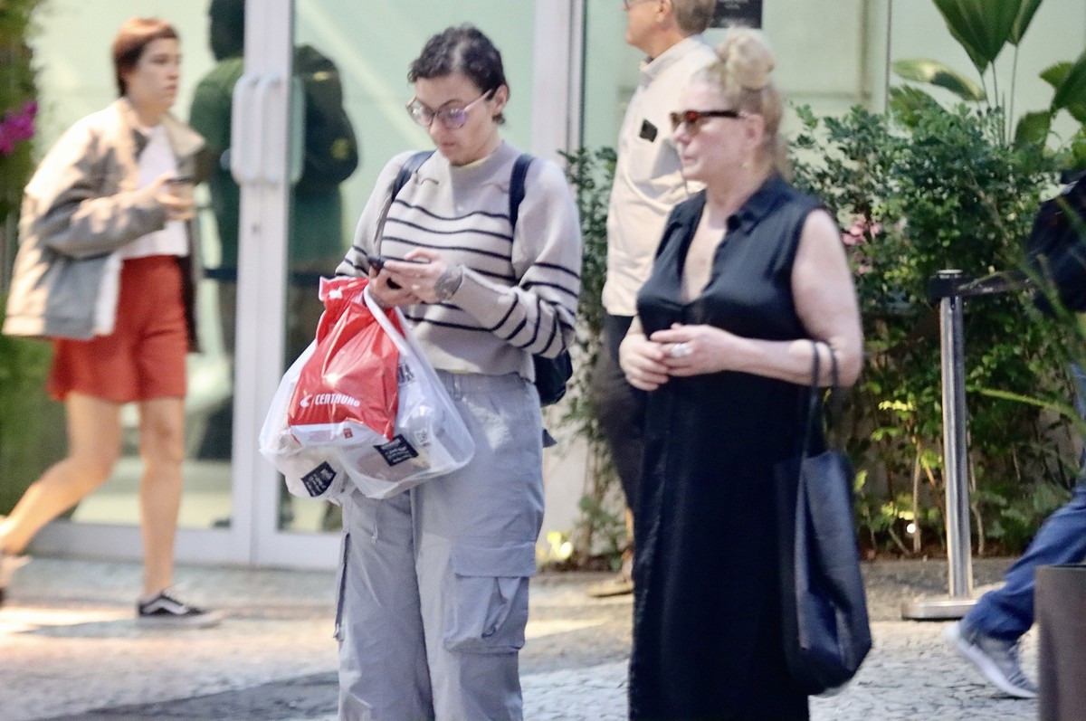 Vera Fischer faz aparição pública rara com a filha, Rafaela Fischer