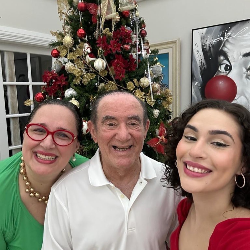 Famosos celebram o Natal e entram no clima da festa; fotos