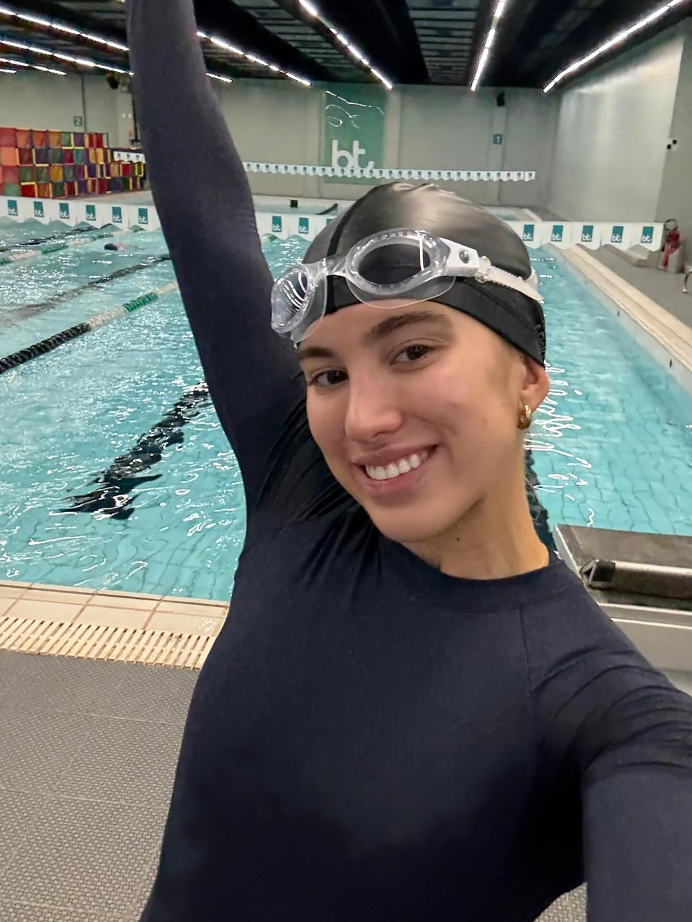 Referência fitness, Manu Cit realiza sonho de ser famosa e fatura ...